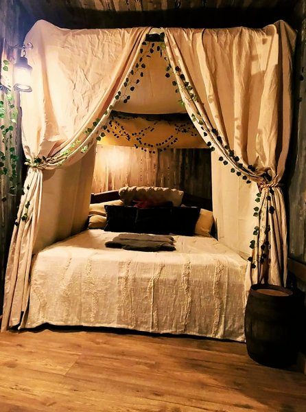 Réservation Chambre à thème en Loire - L'auberge du Trône & Spa