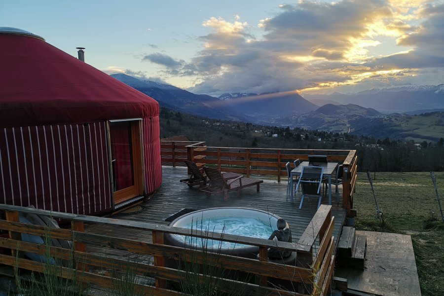 Yourte Avec Spa Privé , 6 Places - Isère