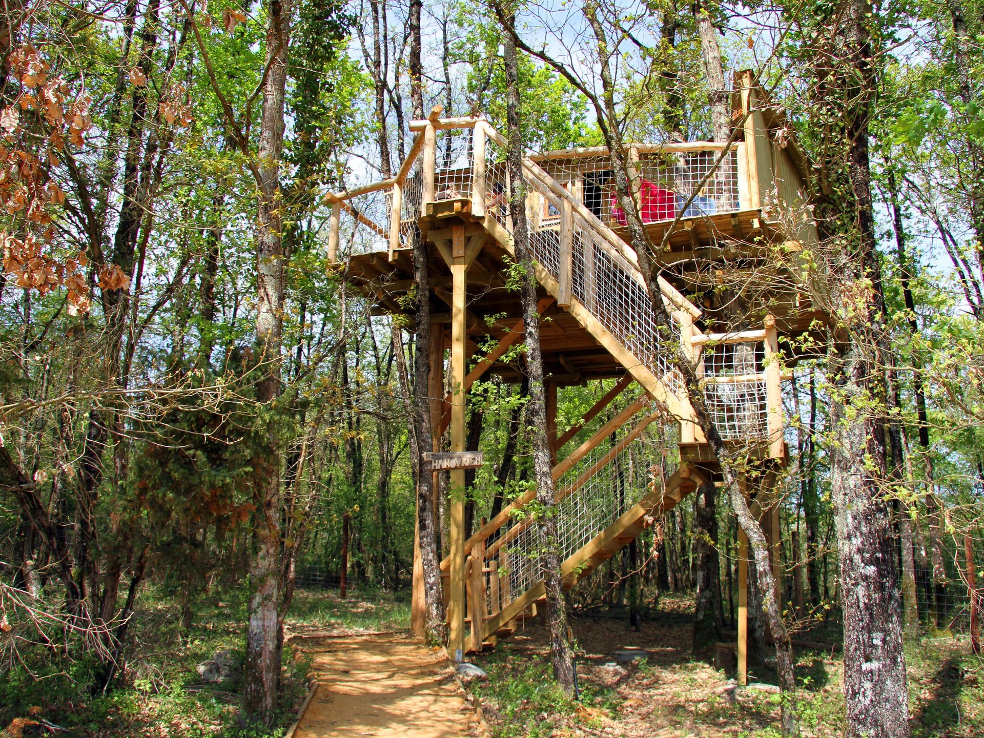 Maison Dans Les Branches 6 People - Loire