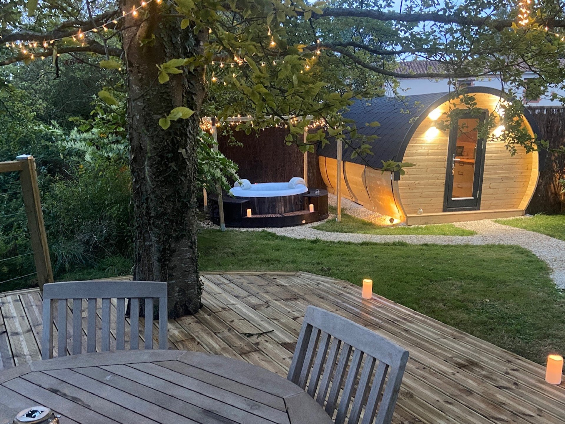 Tonneau Insolite Et Spa Dans Le Vignoble Nantais - Vallet