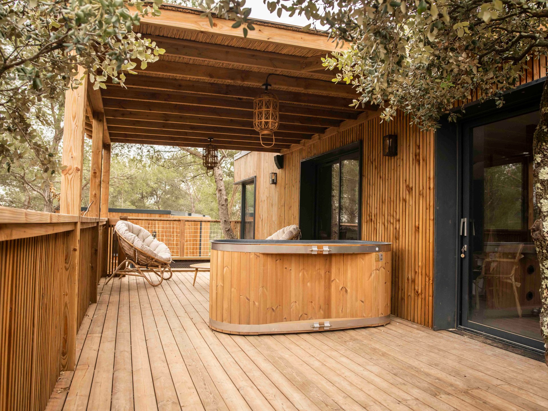 Villa Couple Baignoire Jacuzzi Et Filet - Gard